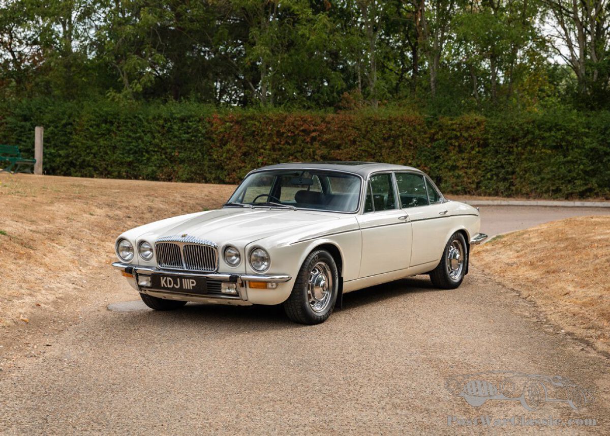 Car Daimler Double-Six Vanden Plas Series II 1975 for sale - PostWarClassic